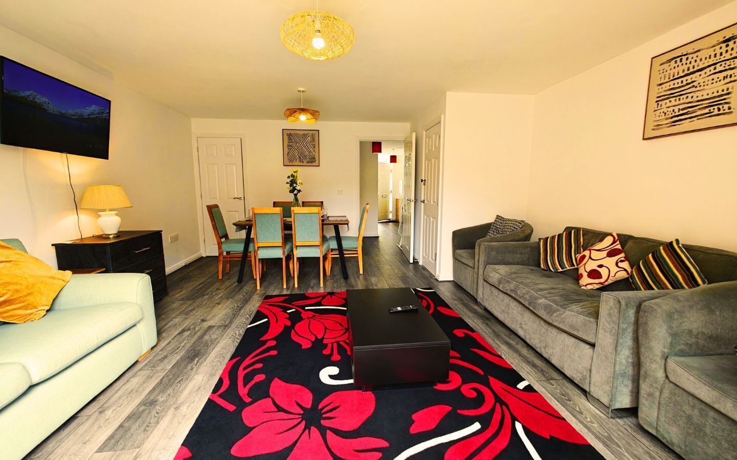 Roomy Spark Home With Parking, Garden, Wi-fi - Telford