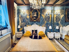 Apartamento Deluxe | Camas de colchão viscoelástico, minibar, cofre no quarto 