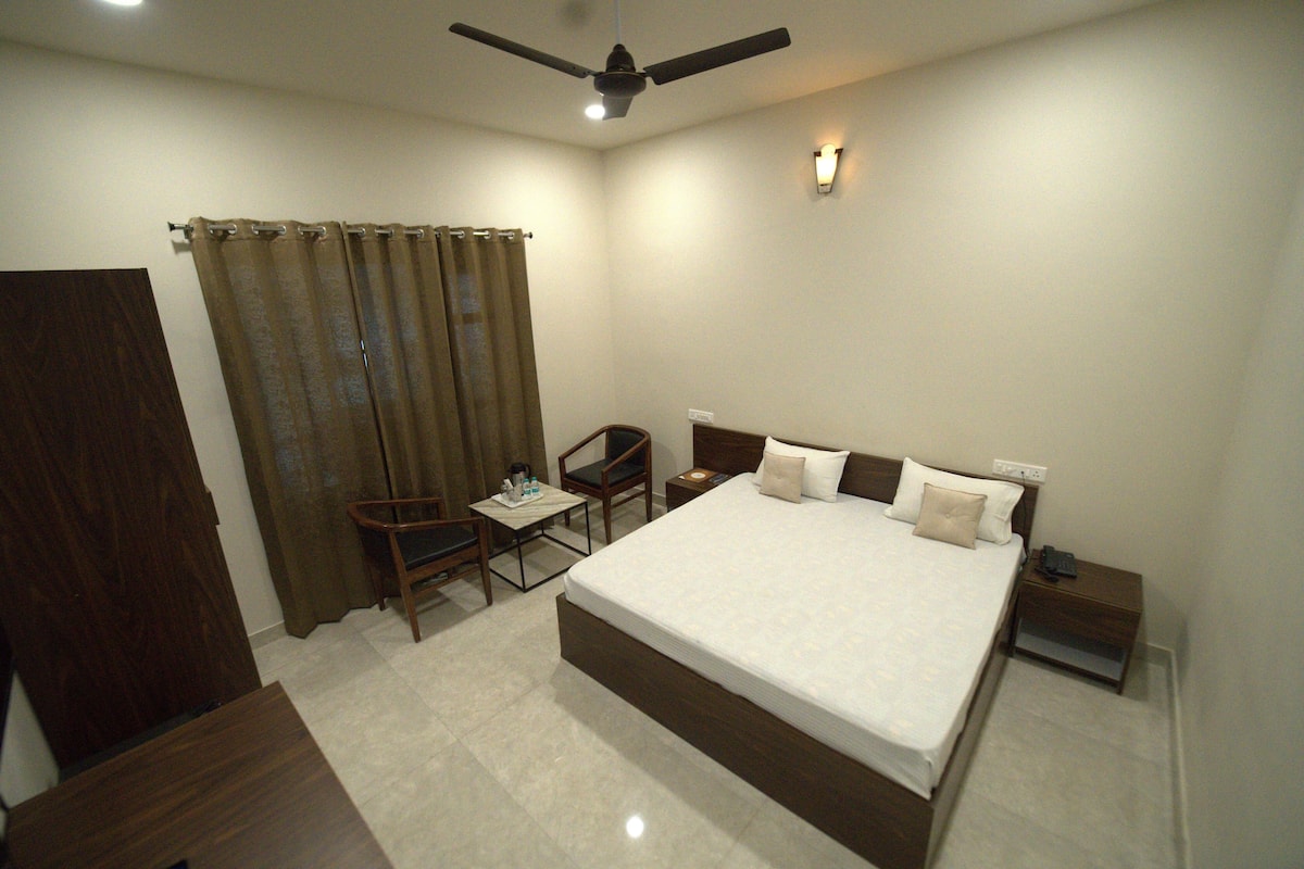 Quarto casal luxo, 1 quarto | 1 quarto, ferros/tábuas de passar roupa, Wi-Fi de cortesia