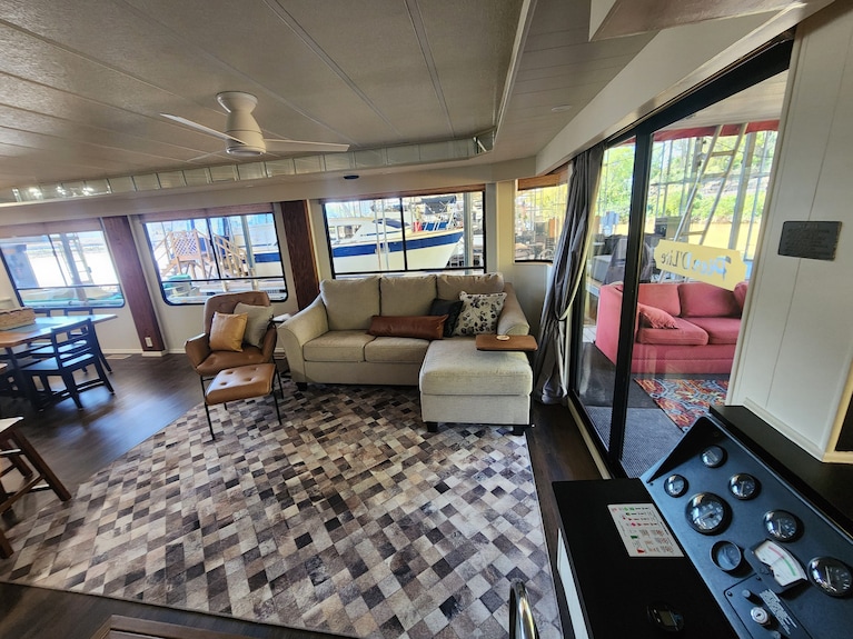 Pier D Lite 4 Bdrm Houseboat On River Downtown Knoxville - Walk To Univ. Of Tn - Knoxville, TN