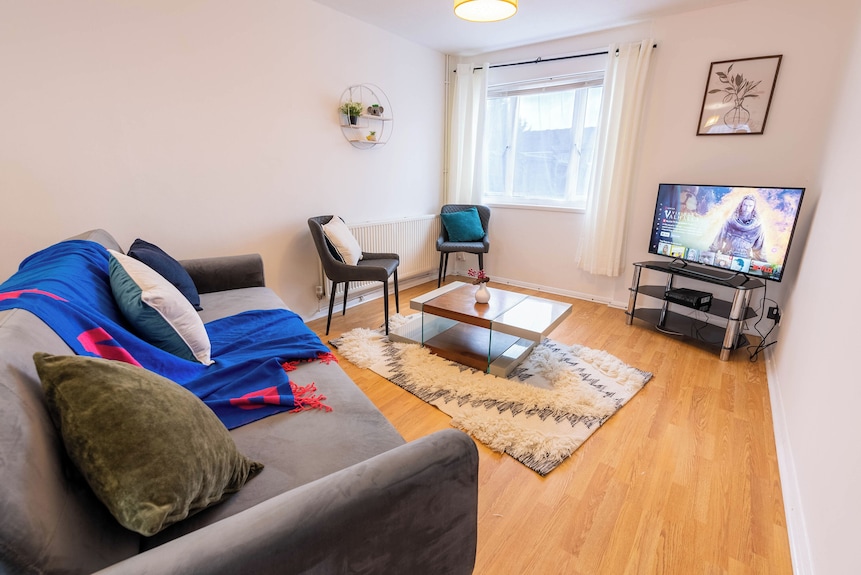 3 Bedroom House With Free Private Parking, Aylesbury, Dalston Cl - アリスバーリー