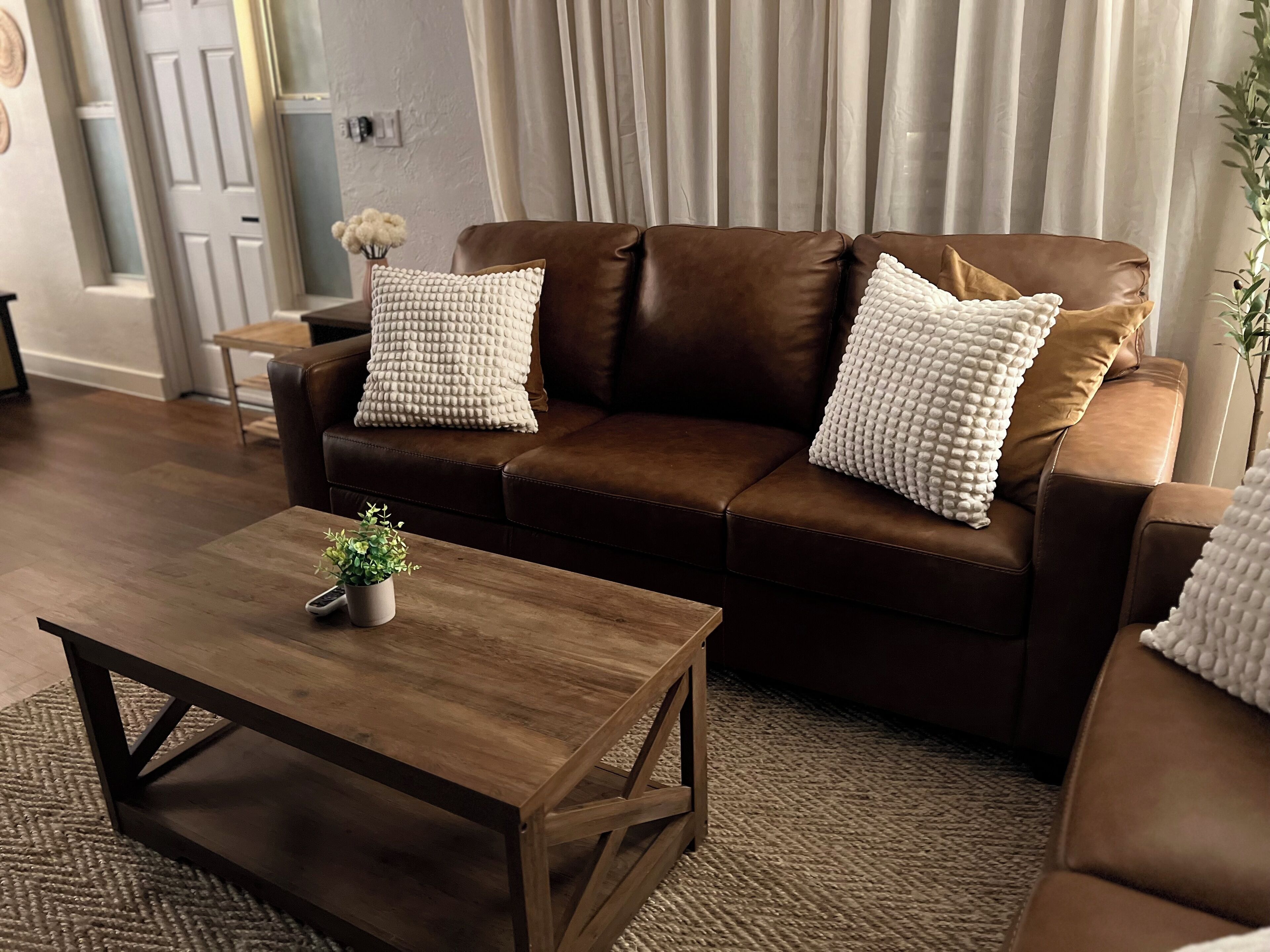 Charming 2-bedroom House In Daytona Beach Shores With Theater Room - Daytona Beach Shores, FL