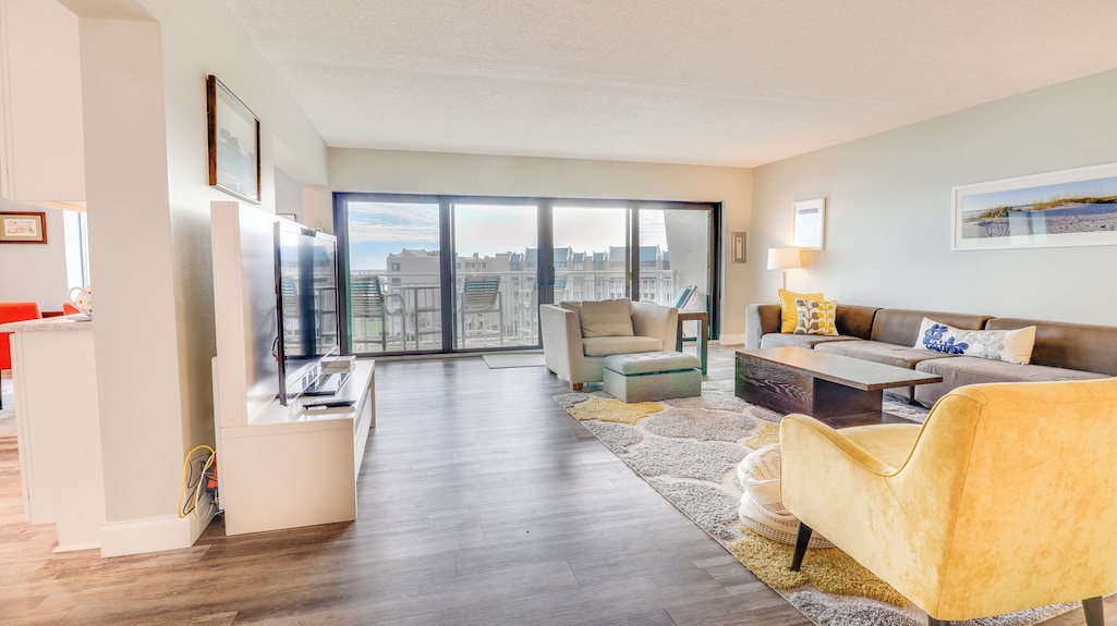 Top-floor Condo W/ Stunning Views, 2 Pools & More - New Smyrna Beach, FL