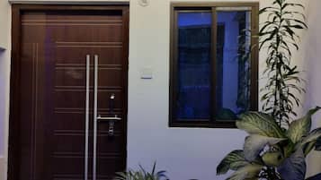 Quarto Individual Clássico, não fumadores, casa de banho privativa | Vista para o jardim