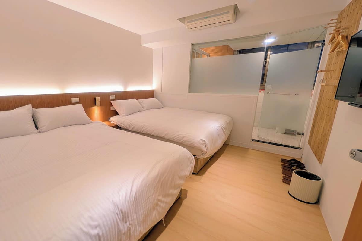 Quarto Quádruplo Comfort | Roupa de alta qualidade, Wi-fi grátis, roupa de cama fornecida