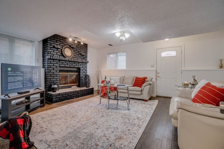 Wesley -Large 5bdrm 3 Baths Home, Minutes To Wem! - Alberta