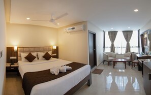 Quarto superluxo | Escrivaninha, espaço de trabalho para notebook, cortinas blackout