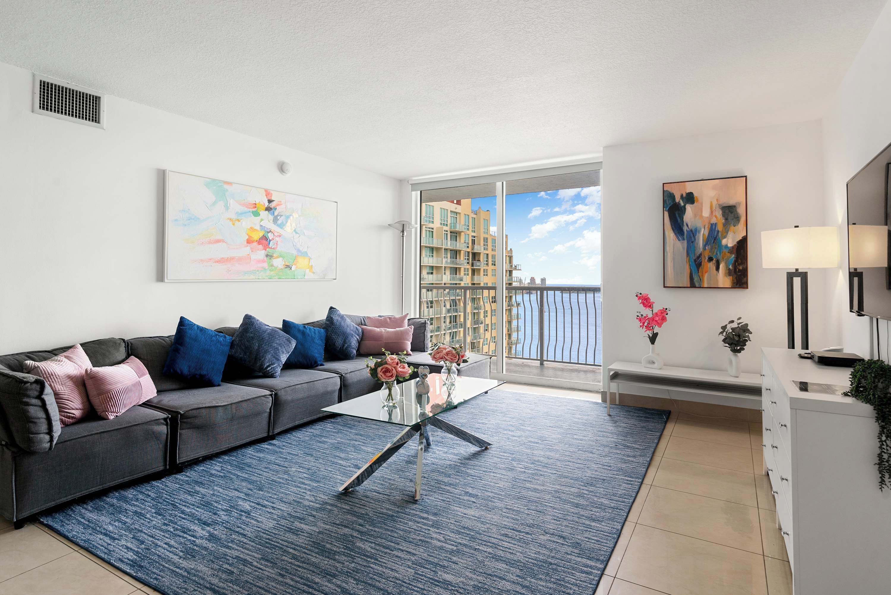 Wake Up To Direct Oceanfront Views | Free Parking - Miami
