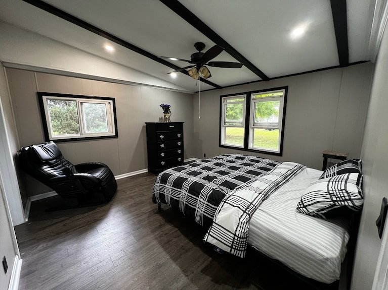 Private 3br Farmhouse On Estate With Event Space, Horses,trails, Ponds & Orchard - Delaware