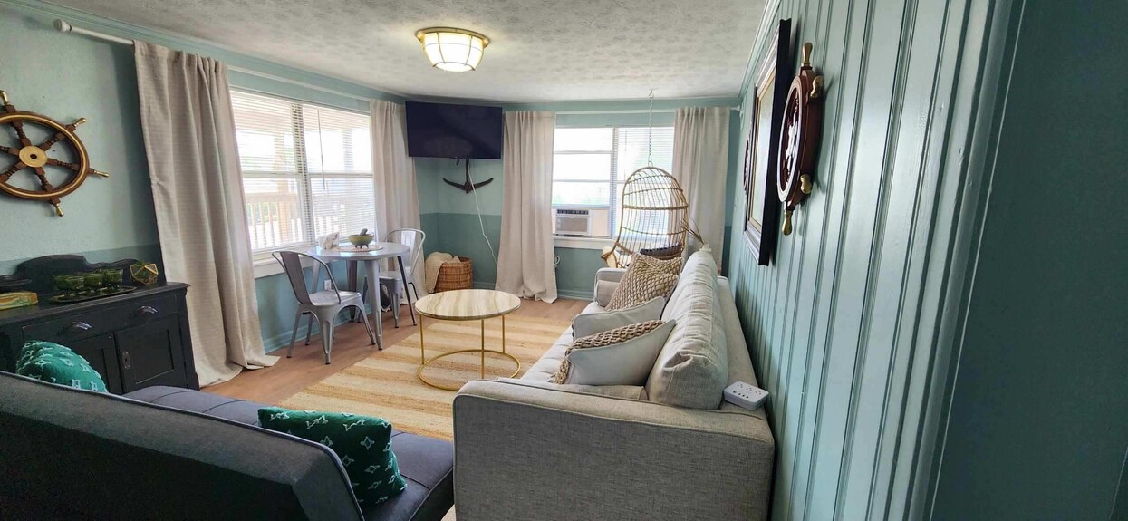 Monterey Motel - Beach Cottage 10 At Beach Access 8. Large Pool. Newly Remodeled - Panama City, FL