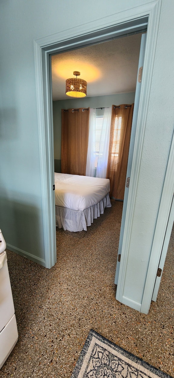 Monterey Motel - Beach Cottage 9 At Beach Access 8. Large Pool. Newly Remodeled. - Panama City, FL