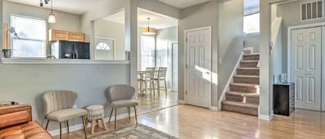 Casa Comfort | Sala de estar | Smart TV de 32 polegadas com canais digitais, serviços de streaming