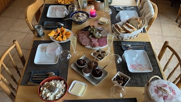 Café da manhã com buffet todos os dias (CHF 17 por pessoa)