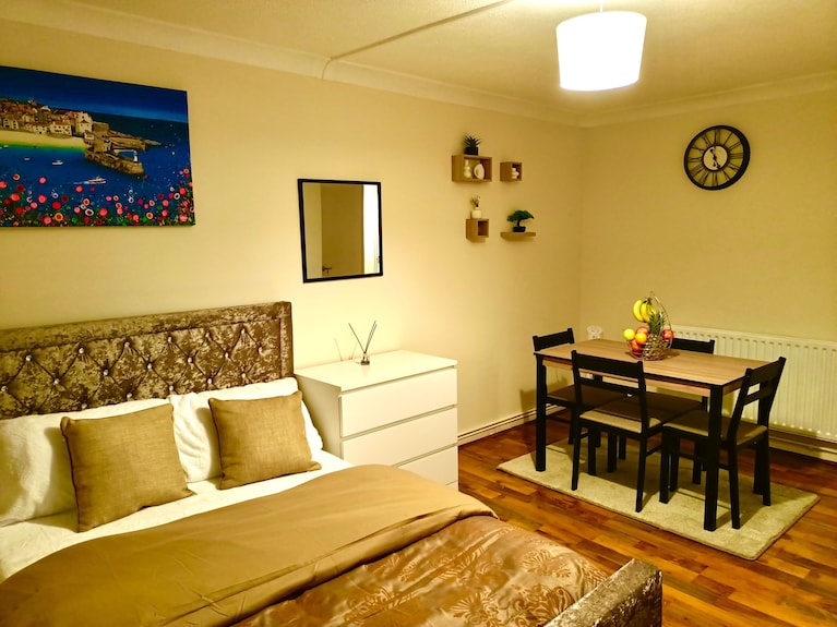 Stylish 2-bed Home In Telford - 슈롭셔