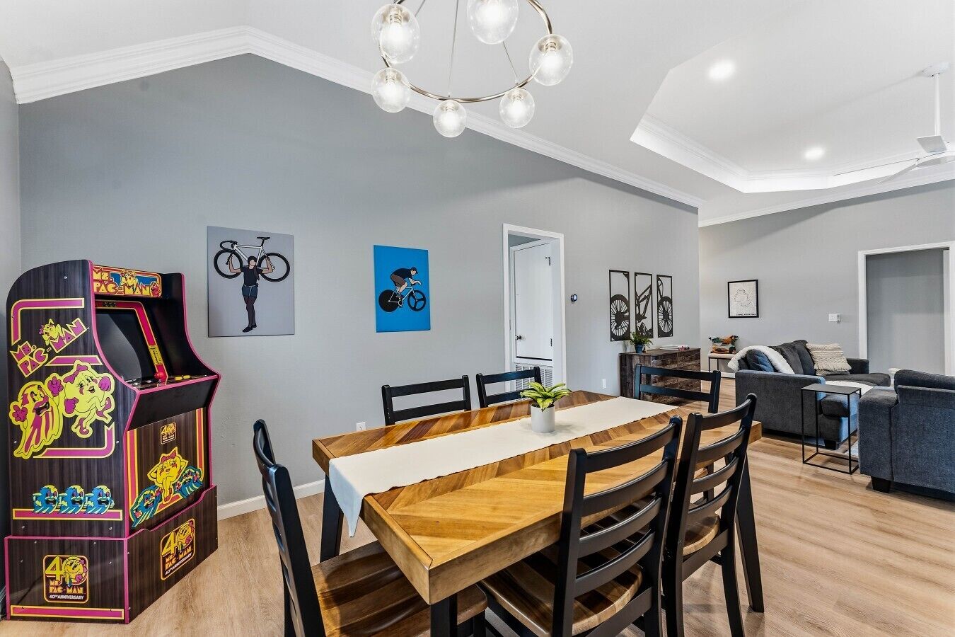 Coler Lounge: Bike In, Bike Out W/hot Tub - Bentonville, AR