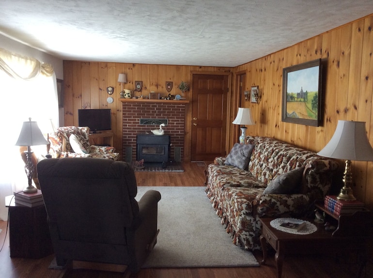 Charming 4-bedroom Farmhouse With Ac And Wifi In Music-filled Galax, Va - Galax, VA