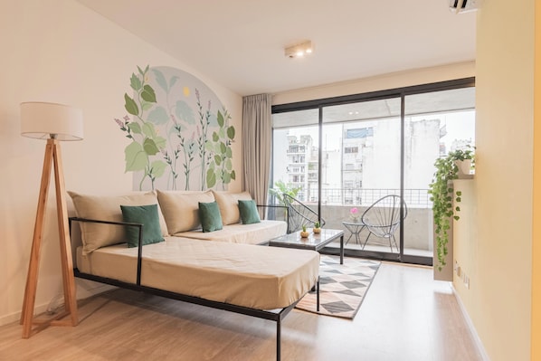 Apartamento (D) | Área de estar | TV