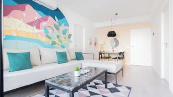 Apartamento (B) | Sala de estar | Televisor