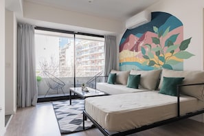 Apartamento (B) | Área de estar | TV