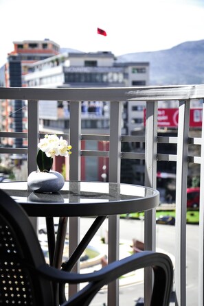 Quarto casal superior, sacada, vista para a cidade | Terraço/pátio