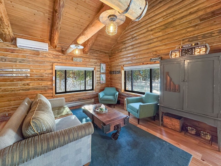 Escape To This Cozy Cabin Near Cascade Lake! - Idaho