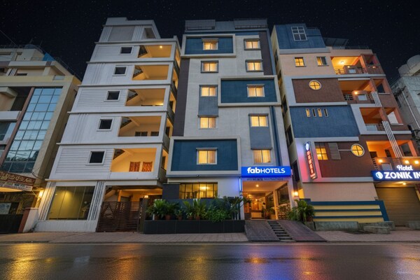 Fabhotel Dsr Hotel & Suites - Nr Hitech City Railway Station - Hyderabad