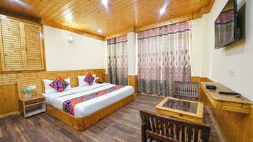 Quarto Deluxe | Lençóis de algodão egípcio, roupa de alta qualidade, cofre no quarto