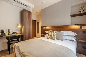 Quarto Clássico | Com decoração personalizada, Wi-fi grátis, roupa de cama fornecida 