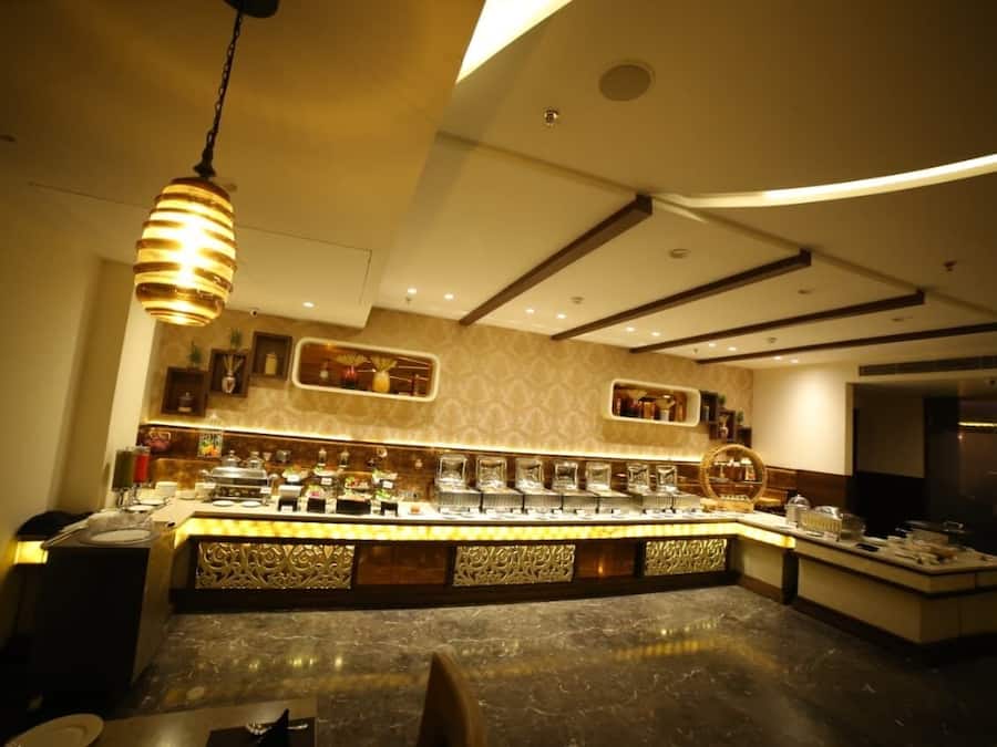 Pequeno-almoço tipo buffet diário mediante uma taxa