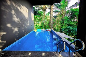 15 piscinas externas