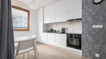 Apartamento, sacada | Cozinha americana privada