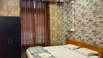 Quarto Duplo Deluxe, Vista para a cidade | Secretária, roupa de cama fornecida