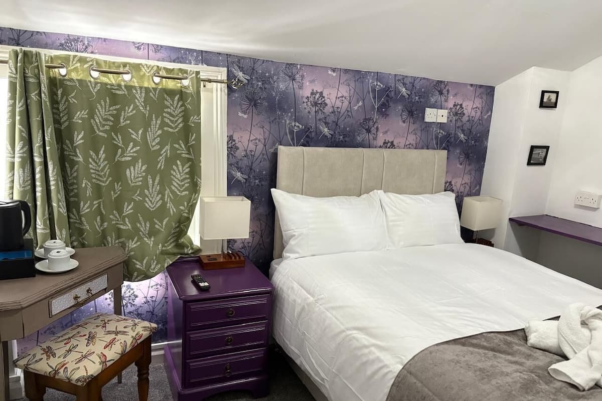 Quarto Clássico com Cama de Casal | Roupa de alta qualidade, camas de colchão Select Comfort