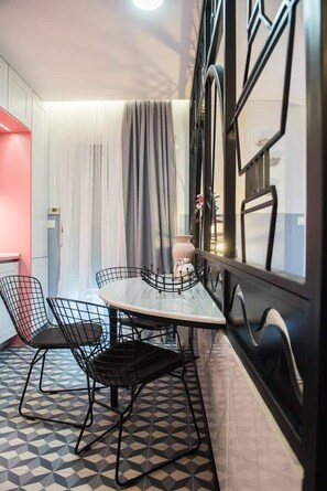 Apartamento, 1 quarto, varanda, Vista para a cidade | Sala de jantar