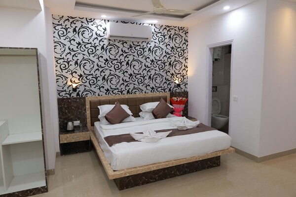 Sairaah Golden Suites - Shirdi