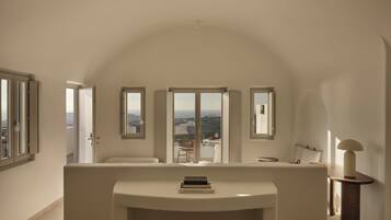 Junior Suite Heated Plunge Pool, Sea View | 1 quarto, roupas de cama premium, frigobar, cofres nos quartos