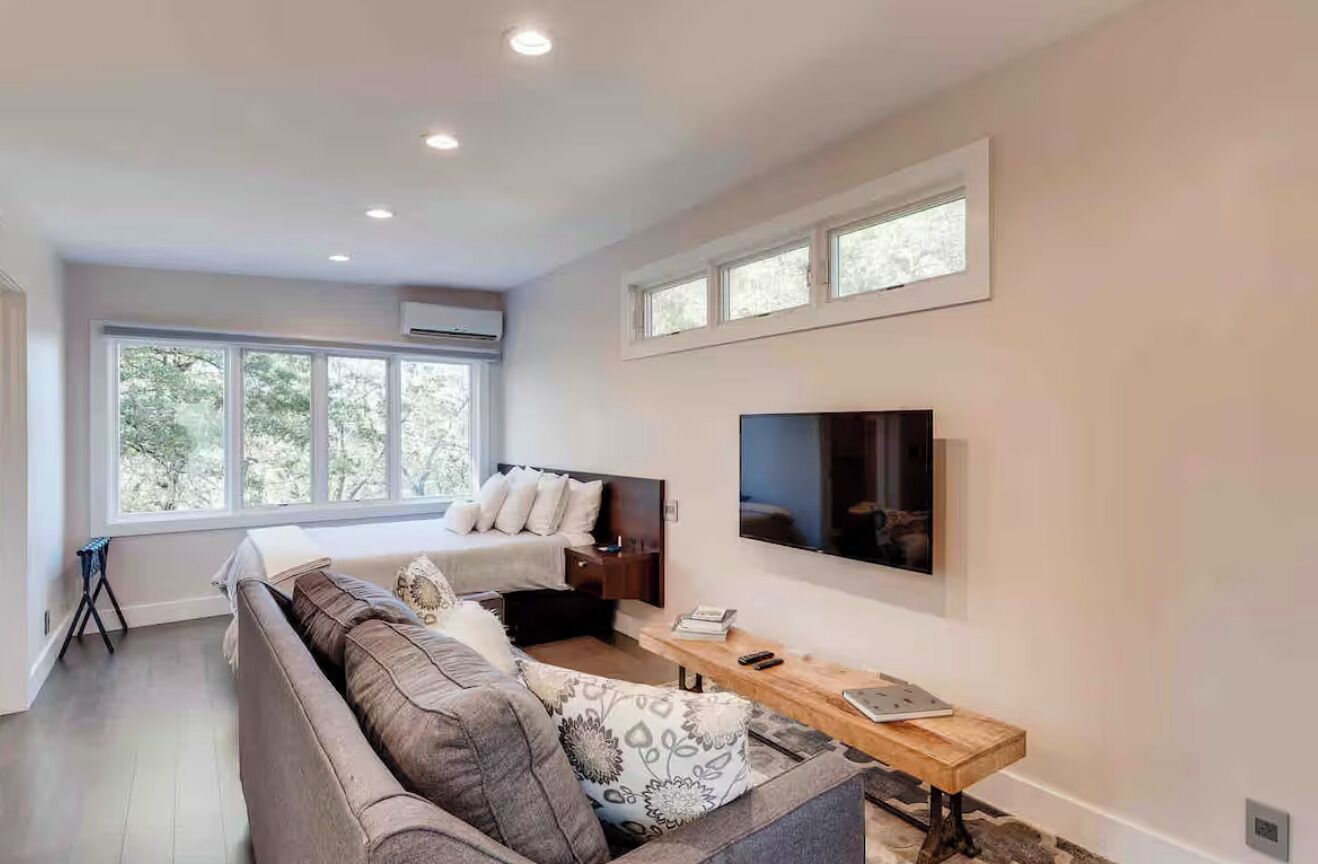 Cozy Modern Cabin Wt Pool, Hot Tub, Fire Pit And Goats, Alpacas, Chickens & Emus - Texas