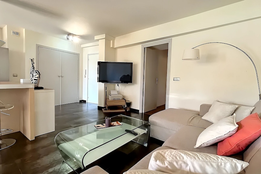 Elegant Haven Of Peace | Garage | Terrace | Garden | Residential Pool |Wifi - Nice