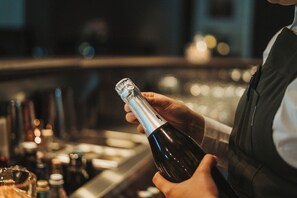 2 restaurantes, é servido jantar