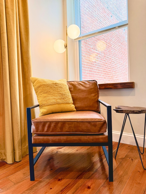 Gorgeous Studio Apt. In Historic Chapel W/ Parking - Johns Hopkins University, Baltimore
