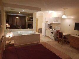 Quarto, cozinha americana | Área de estar
