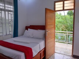 Quarto casal luxo, vista para o rio | Escrivaninha, espaço de trabalho para notebook, Wi-Fi de cortesia