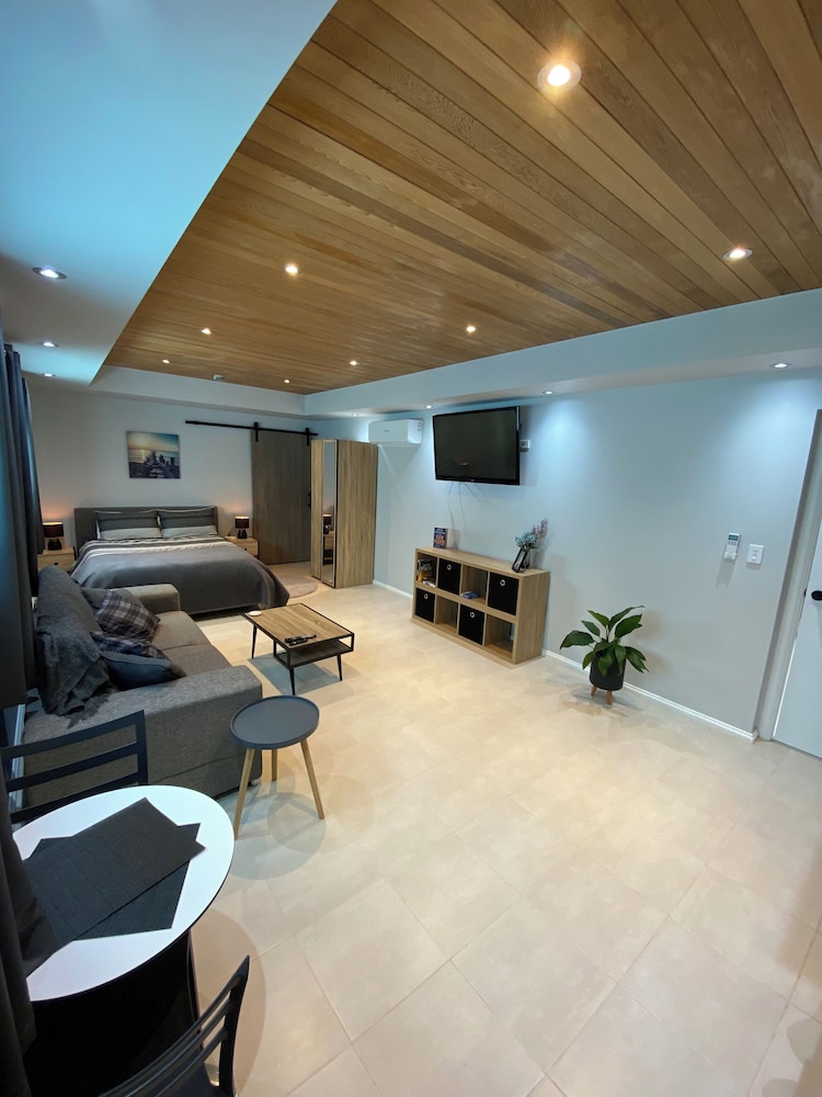 Mindarie Beachside Studio in the coastal suburb of Mindarie, close to ...
