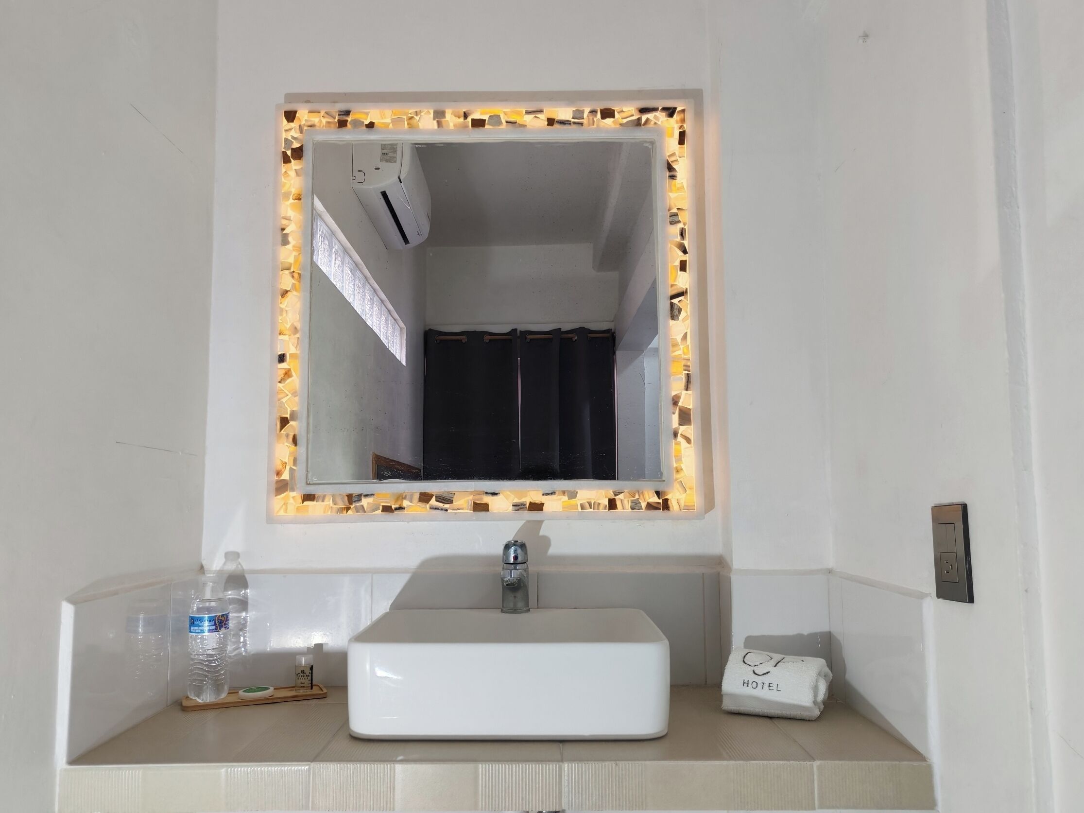 Quarto Duplo ou Twin Clássico, 1 cama queen-size, vista para o resort | Secretária, ferro/tábua de engomar, Wi-fi grátis 