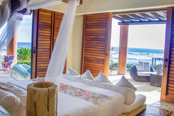 Casa Irekua Luxury Beachfront Retreat - Michoacán