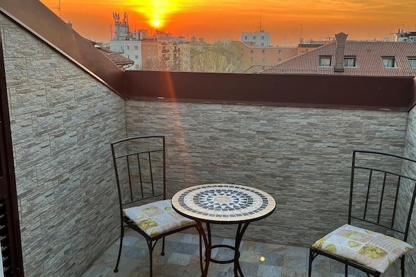 Quarto Triplo Deluxe, Vista para a cidade | Terraço/pátio interior