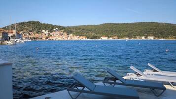 Praia particular, areia branca, bar na praia