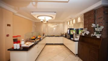 Pequeno-almoço tipo buffet diário incluído