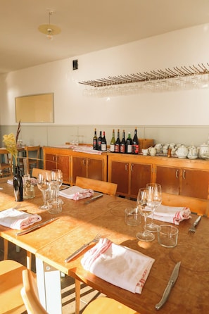 2 restaurantes: servem pequenos-almoços, almoços e jantares