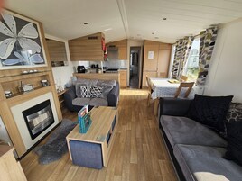 Cabine | Sala de estar | Televisor, lareira 